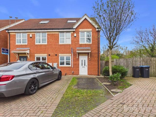 4 bedroom semi detached house for sale