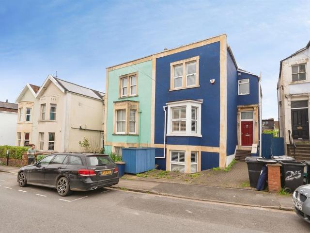 4 bedroom semi detached house for sale