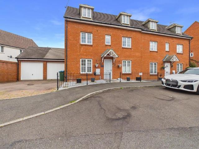 4 bedroom semi detached house for sale