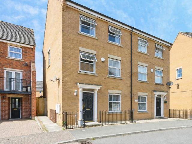 4 bedroom semi detached house for sale