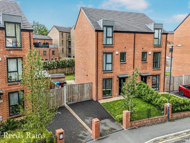 4 bedroom semi detached house for sale