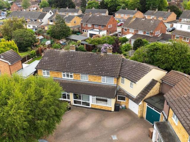 4 bedroom semi detached house for sale