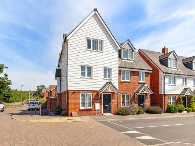4 bedroom semi detached house for sale
