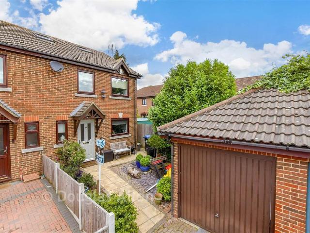 4 bedroom semi detached house for sale