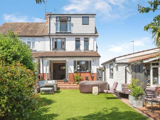 4 bedroom semi detached house for sale