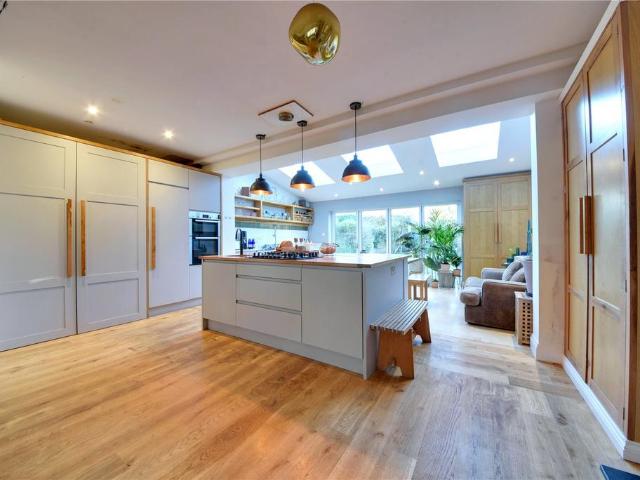 4 bedroom semi detached house for sale