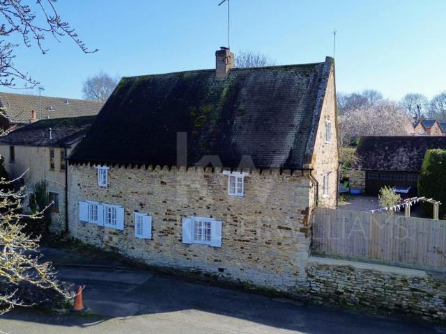 4 bedroom cottage for sale