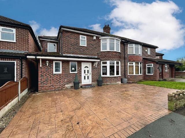 4 bedroom semi detached house for sale