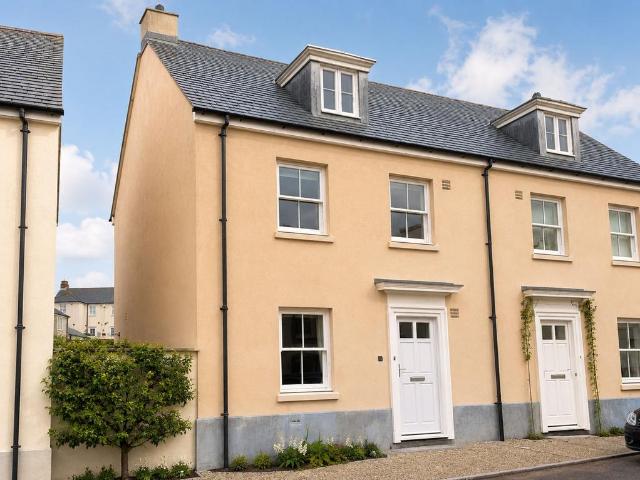 4 bedroom semi detached house for sale