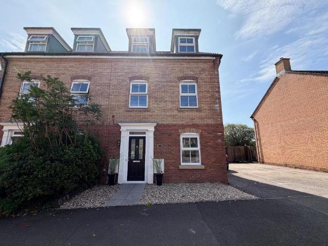 4 bedroom semi detached house for sale