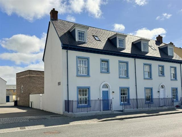 4 bedroom semi detached house for sale