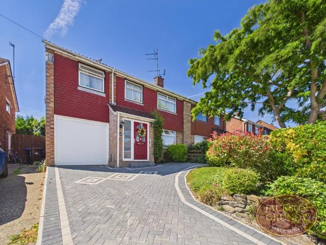 4 bedroom semi detached house for sale