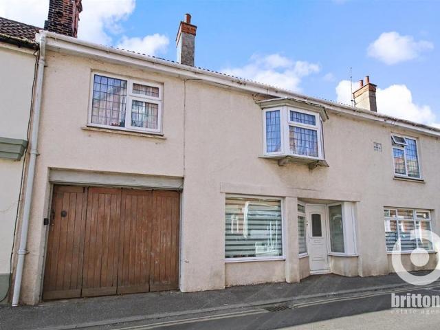 4 bedroom semi detached house for sale