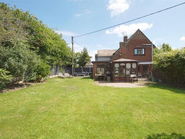 4 bedroom semi detached house for sale