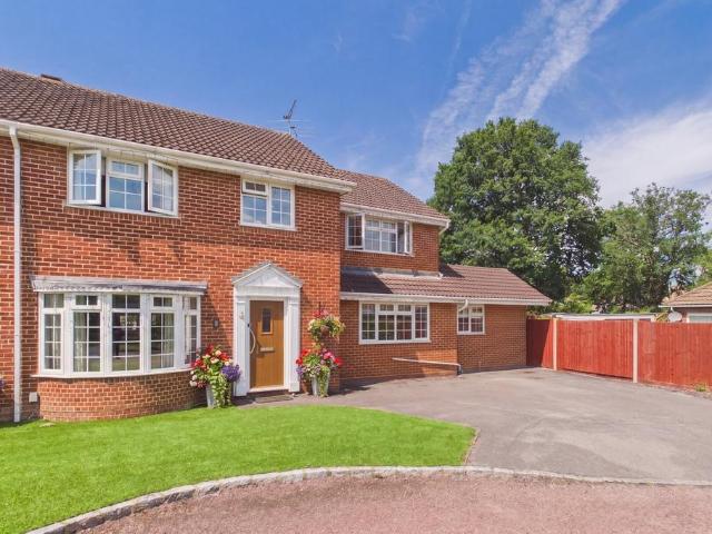 4 bedroom semi detached house for sale