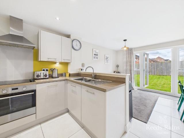 4 bedroom semi detached house for sale