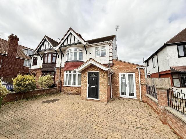 4 bedroom semi detached house for sale