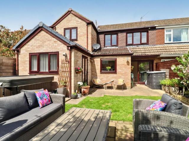 4 bedroom semi detached house for sale