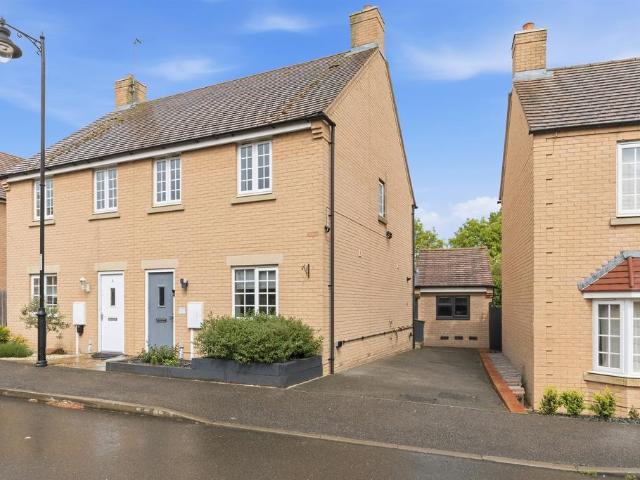 4 bedroom semi detached house for sale