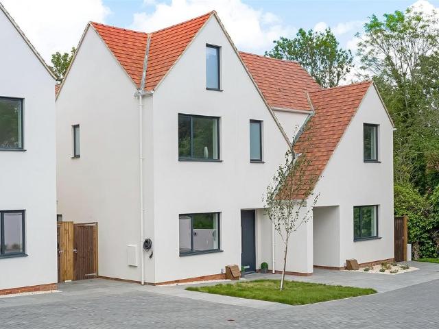 4 bedroom semi detached house for sale