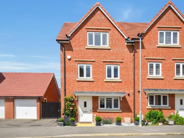 4 bedroom semi detached house for sale
