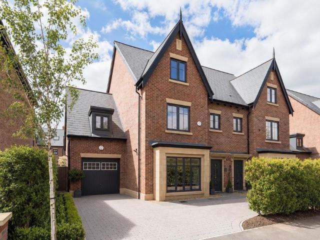 4 bedroom semi detached house for sale
