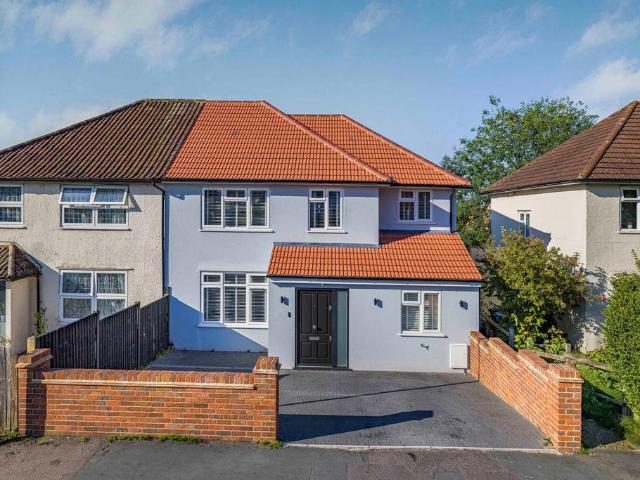 4 bedroom semi detached house for sale