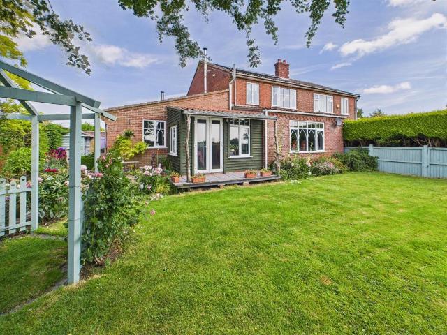 4 bedroom semi detached house for sale