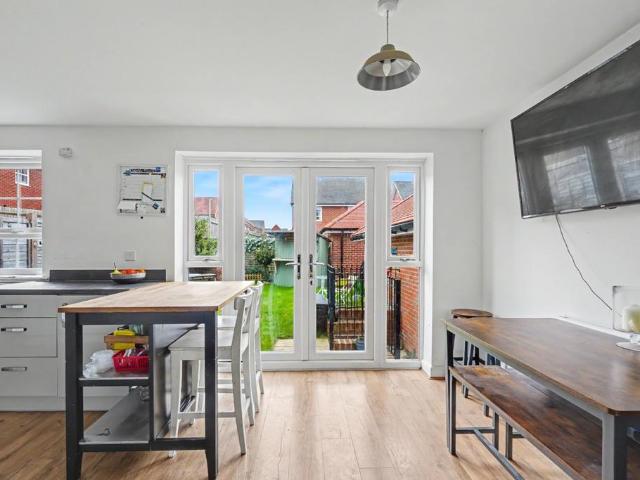 4 bedroom semi detached house for sale