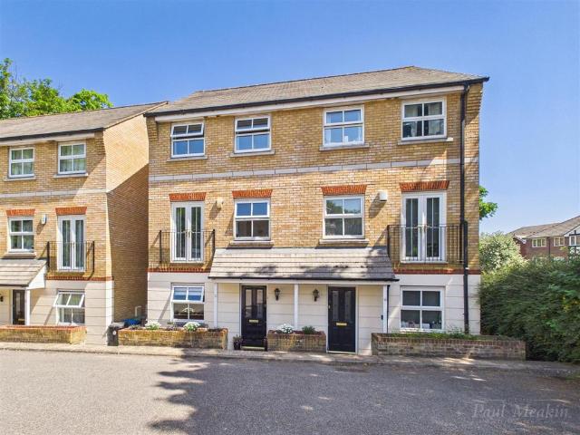 4 bedroom semi detached house for sale