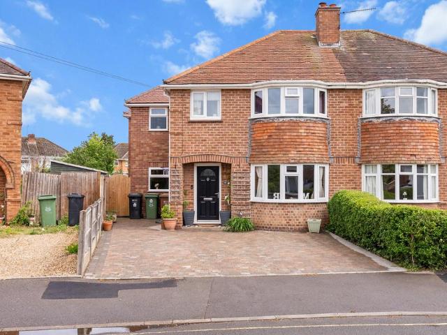 4 bedroom semi detached house for sale