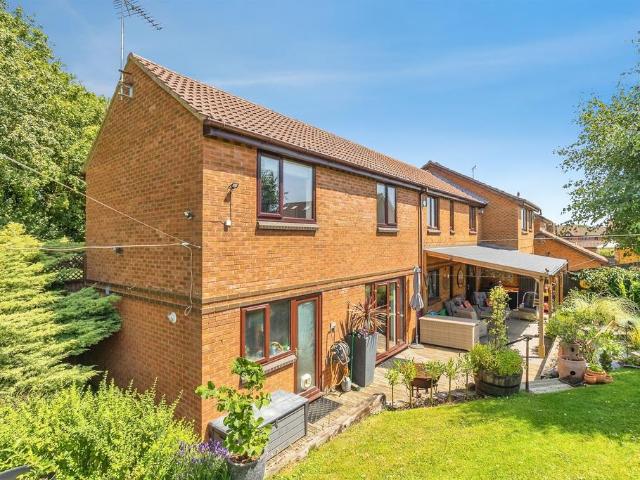 4 bedroom semi detached house for sale