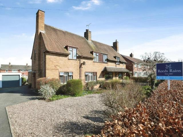 4 bedroom semi detached house for sale