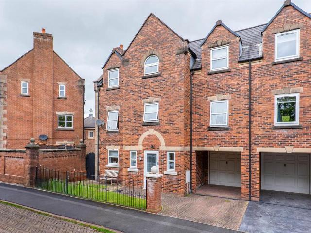 4 bedroom semi detached house for sale