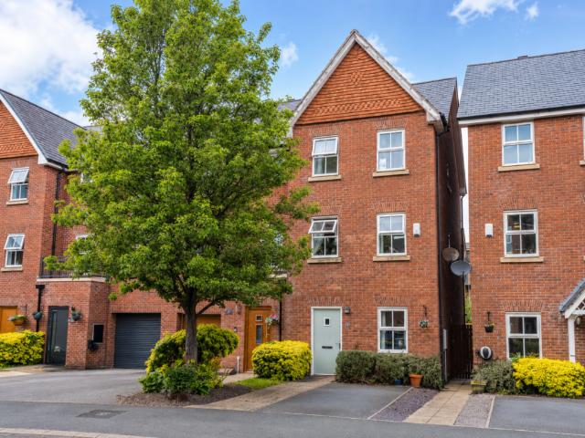 4 bedroom semi detached house for sale