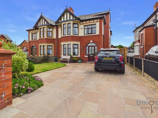 4 bedroom semi detached house for sale