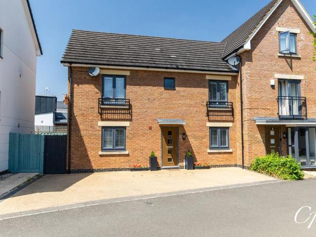 4 bedroom semi detached house for sale