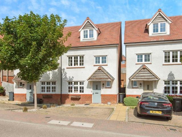 4 bedroom semi detached house for sale