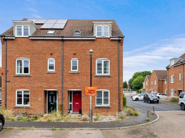 4 bedroom semi detached house for sale