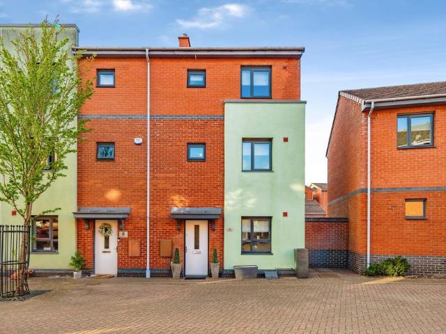 4 bedroom semi detached house for sale