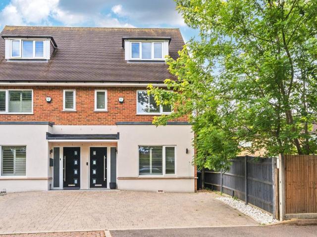 4 bedroom semi detached house for sale