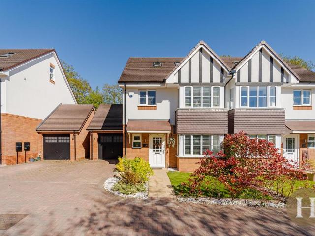4 bedroom semi detached house for sale