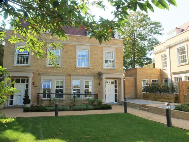 4 bedroom semi detached house for sale