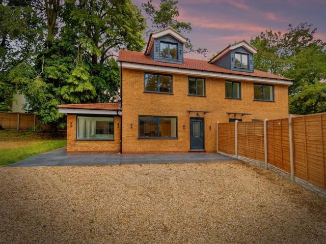 4 bedroom semi detached house for sale