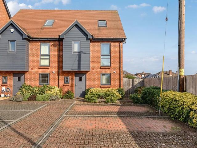 4 bedroom semi detached house for sale