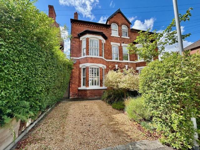 4 bedroom semi detached house for sale
