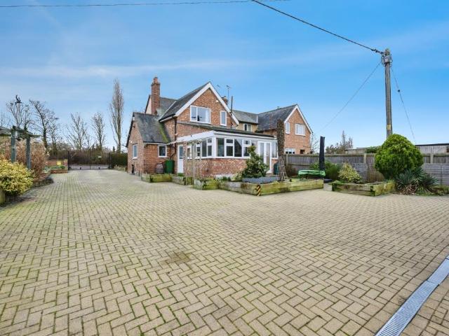 4 bedroom semi detached house for sale