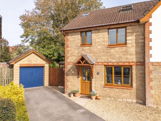 4 bedroom semi detached house for sale