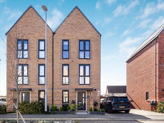 4 bedroom semi detached house for sale