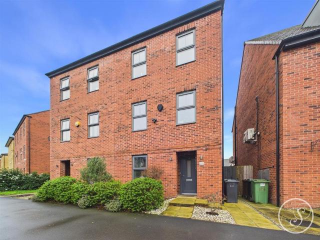 4 bedroom semi detached house for sale